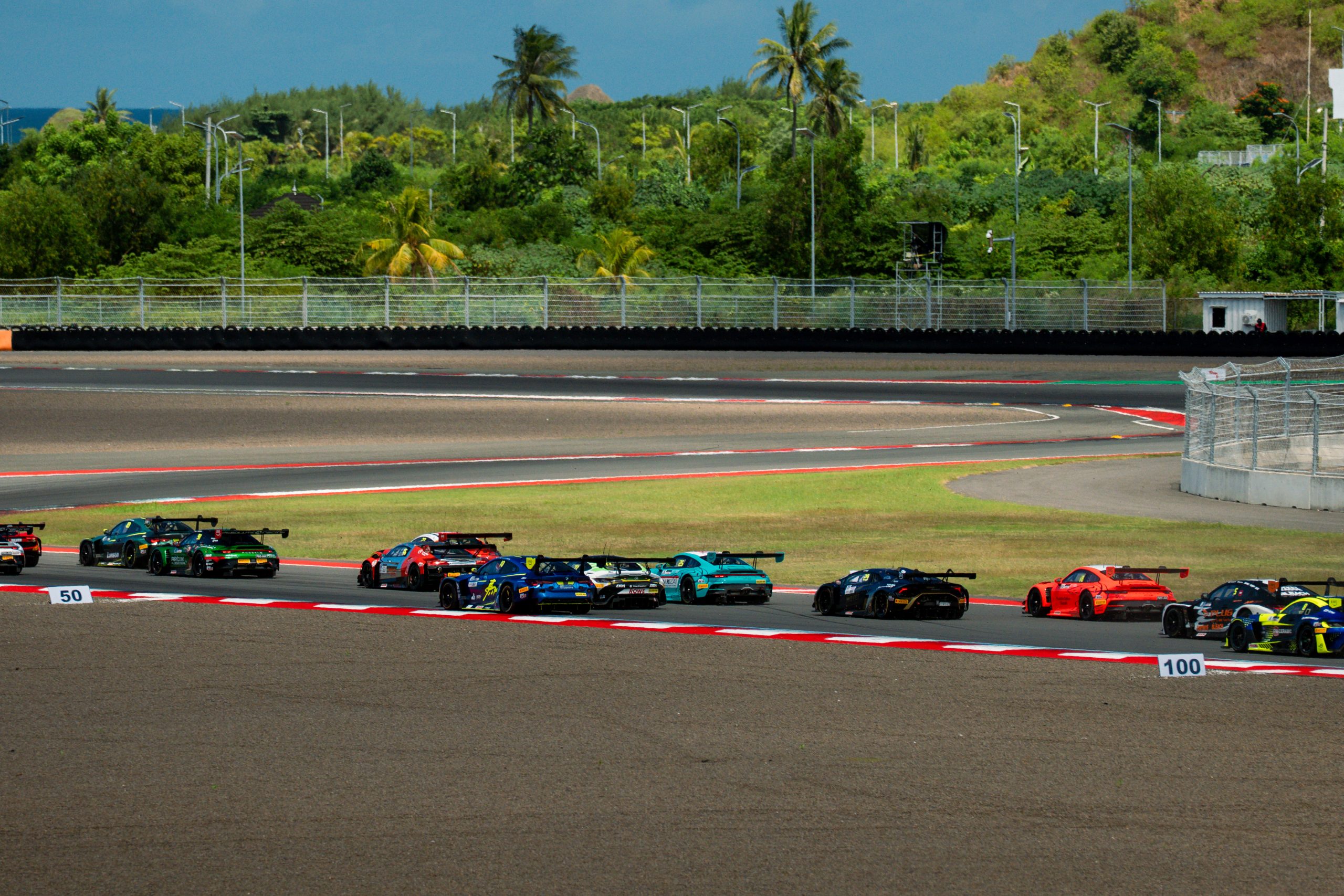 Hasil Race 2 GT World Challenge Asia, Phantom Global Racing Juara, Sean ...